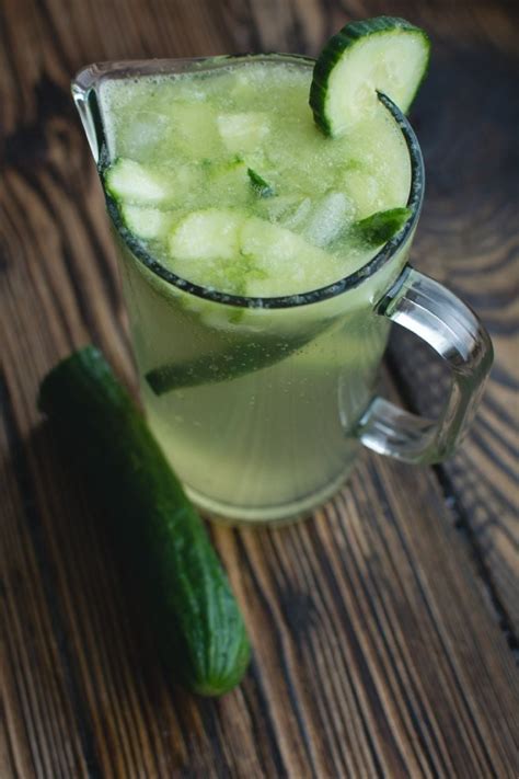 Agua fresca de pepino limón y menta para superar las tardes calurosas