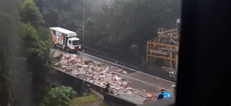 Acidentes Na BR Em Miracatu Sentido Curitiba Causam Congestionamento