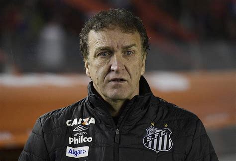 Cuca lamenta atuação dos pontas e minimiza Santos sem finalizar em
