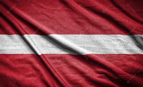 Bandeira realista da letônia na superfície ondulada do tecido download