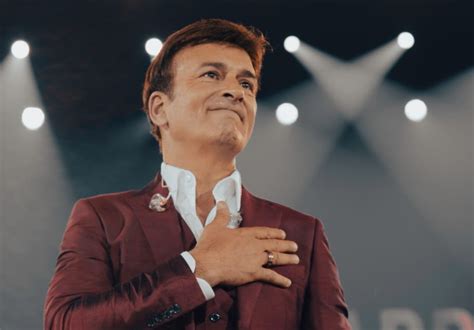 Emocionante Tony Carreira faz tatuagens em homenagem à filha Sara Carreira