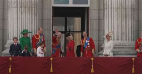 Royal family è Kate Middleton la più amata del reame piace al 76 dei