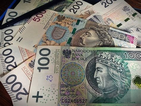 Czternasta emerytura nowe wyliczenia Tyle pieniędzy dostaną seniorzy