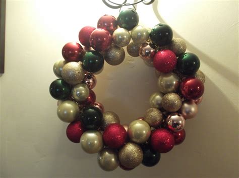 HOW TO MAKE A CHRISTMAS BAUBLE WREATH Handcrafted Me