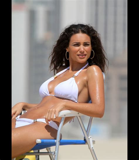 Foto Débora Nascimento exibe boa forma em gravação de comercial na