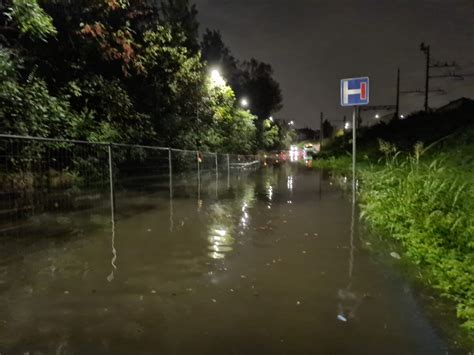 Maltempo Violento Nubifragio A Milano Nella Notte Esondato Il Seveso