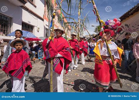 Desfile Del Corpus Christi En Pujili Ecuador Foto Editorial Imagen De