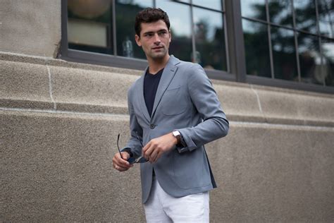 Le blazer gris pour homme découvrez les looks pour chaque occasion