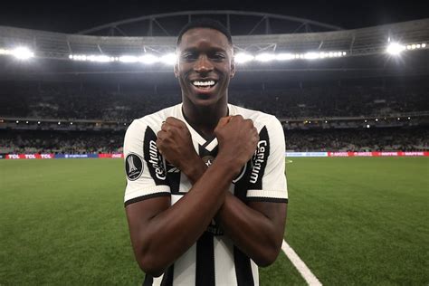Luiz Henrique Marca No Fim E Botafogo Abre Vantagem Sobre O Fluminense