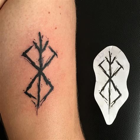 A Black And White Photo Of A Tattoo On Someone S Arm With An Arrow In