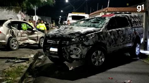 Cinco pessoas ficam feridas após viatura da Rocam colidir em carro