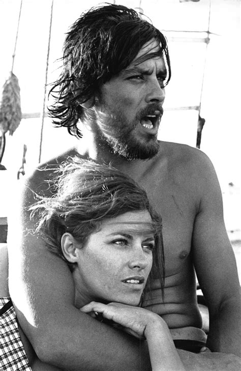 Anouchka Delon pose sur un rare cliché avec son père Alain Delon et son