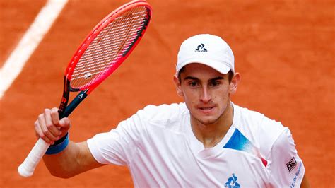 Roland Garros Arnaldi Si Illude Ma Poi Cede Alla Rimonta Di Tsitsipas