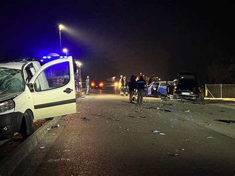 Carrè Incidente tra tre auto feriti i conducenti Foto