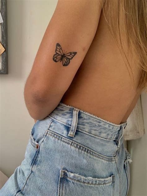29 top idées de tatouage papillon pour femme