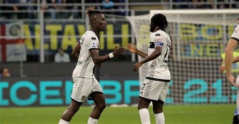 Parma Si Ferma Karamoh Lesione Al Legamento Collaterale Del Ginocchio