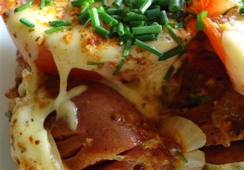Kiełbasa grillowana z pomidorem i serem DoradcaSmaku pl