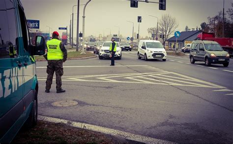 46 kolizji pięć wypadków jedna osoba nie żyje Policja w Radomiu