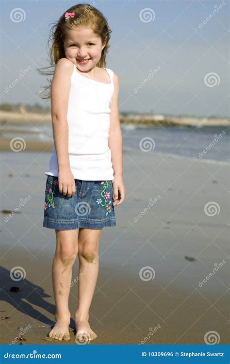 Fille De Plage Photo Stock Image Du Gosse Bonheur Gens 10309696