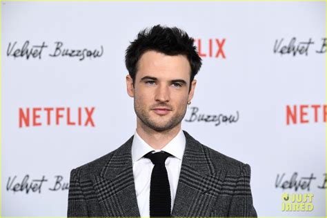 Tom Sturridge Stars As Dream In The First Look At Netflix S The