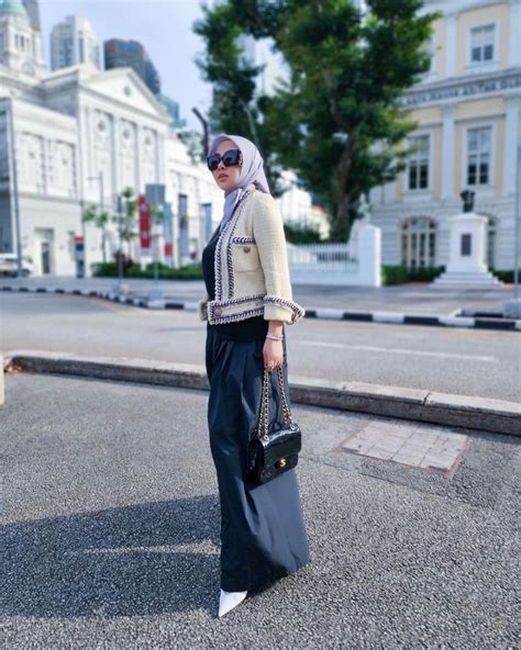 9 Ide Outfit Hijab Bernuansa Hitam Ala Syahrini Classy
