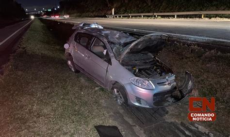 Motorista sai ileso após carro capotar na SP 75 em Indaiatuba Comando