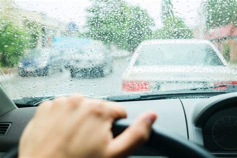 Dirigir na Chuva Segurança 20 Diretrizes Importantíssimas