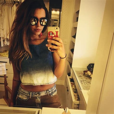EGO Giovanna Lancellotti Deixa A Barriguinha De Fora Em Look Todo