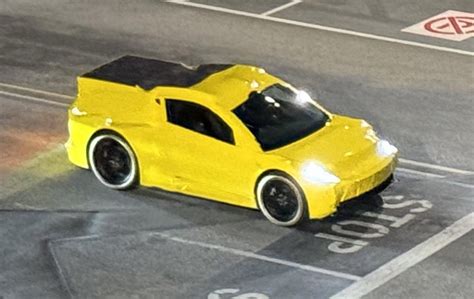 Le Tesla Robotaxi CyberCab aperçu en phase de test chez Warner Bros