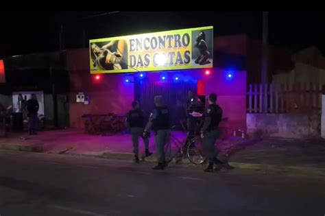 MidiaNews Homem morre e três ficam feridos em ataque a tiros a boate