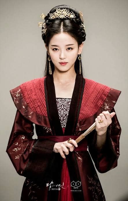 9 Artis Jadi Ratu Di Drama Korea Terkini Ada Kim Hye Soo Under The