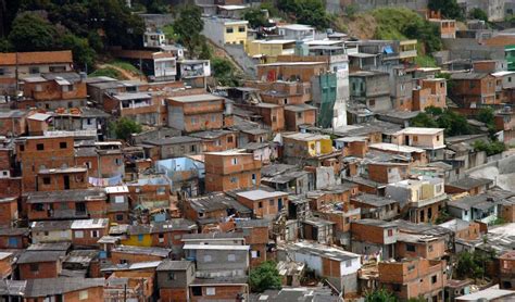 IBGE Brasil dobra número de moradores de favelas em 20 anos Brasil 247