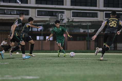 Paul Munster Matangkan Fisik Dan Taktik Pemain Persebaya Lewat Internal