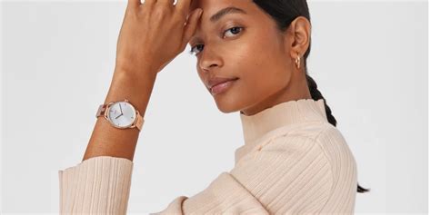 En qué mano se lleva el reloj Luce tu reloj con elegancia TOUS