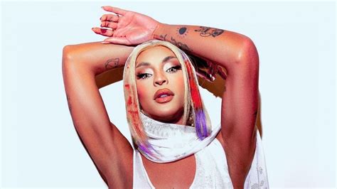 UAU Pabllo Vittar Surpreende A Web Ao Exibir Bumbum Suado