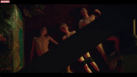Emily Alyn Lind Nude Pics Page 1