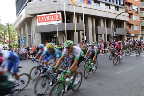 Torrent Disfruta Con El Paso De La S Ptima Etapa De La Vuelta Ciclista