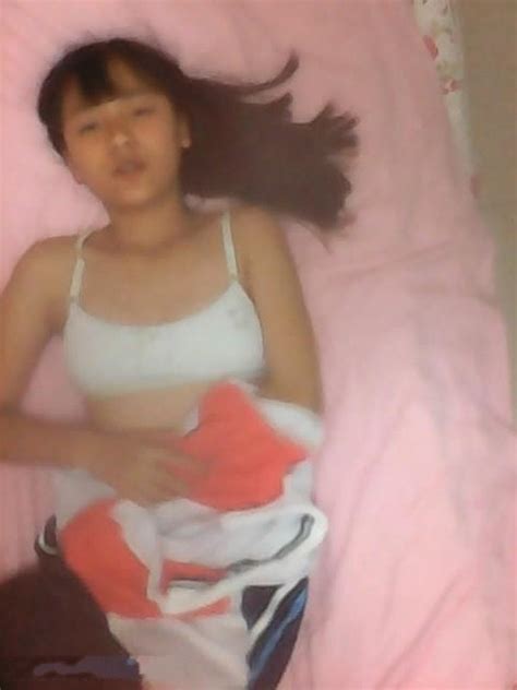 珍藏國產高中舞蹈蘿莉學生妹自拍幻想自慰居情 幻想和男的第一次啪啪最後還懷孕了 MP4 221M AV片下載