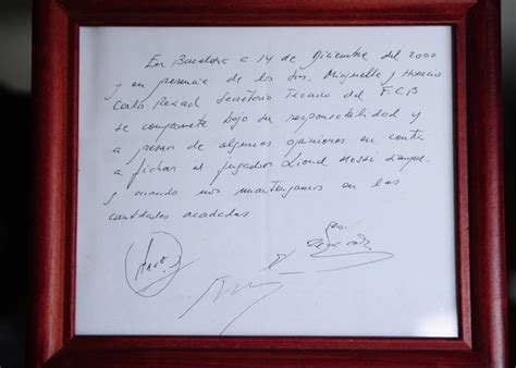 A subasta la servilleta donde firmó Lionel Messi con el Barcelona