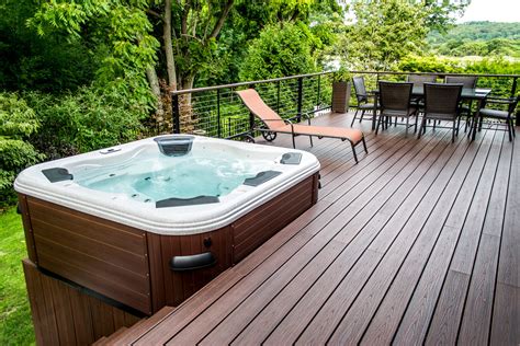 Bullfrog Spa Hot Tub With Trex Decking And Cable Rail