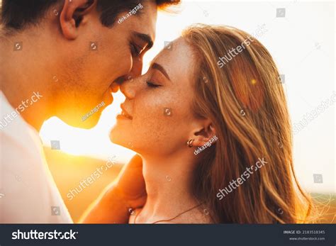 19 086 Wedding Close Couple Kissing Images Stock Photos Vectors