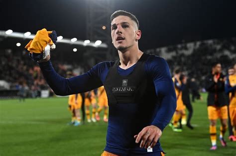 Zaniolo Strizza L Occhio Alla Juve Sui Social Mourinho Gli Ha Mandato