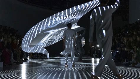 Défilé Louis Vuitton Femme printemps été 2023 Impact Événement