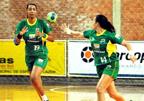 Todos os tipos de passes do Handebol e como executá los