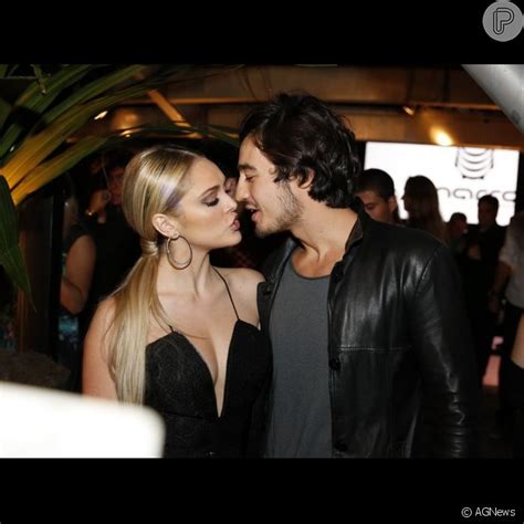 O término do namoro de Isabelle Drummond e Tiago Iorc foi noticiado em