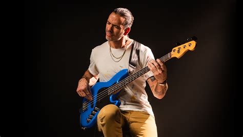 How To Play The B Minor Chord On Ukulele Fender Play