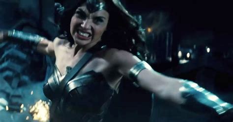 Wonder Woman Set Photos Reveal Gal Gadots Weapons