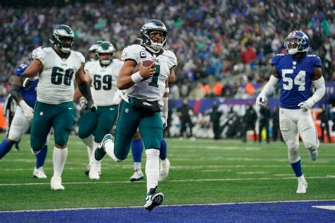 Hurts Eagles Clinch Playoffs With Win Over Giants Whyy