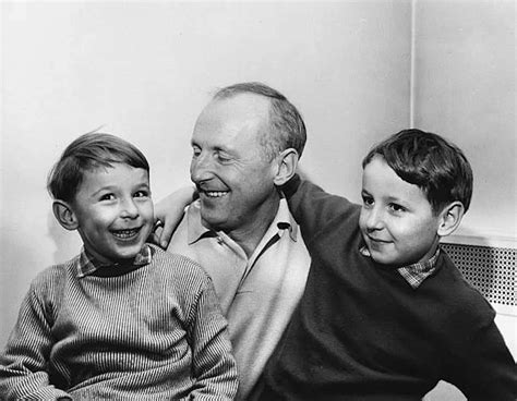 La Tendresse De Bourvil On Peut Vivre Sans Richesse Photo Star