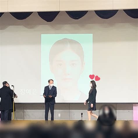 𝗚𝗢𝗟 fan account on Twitter RT 2OO412O9 재이 졸업 축하해